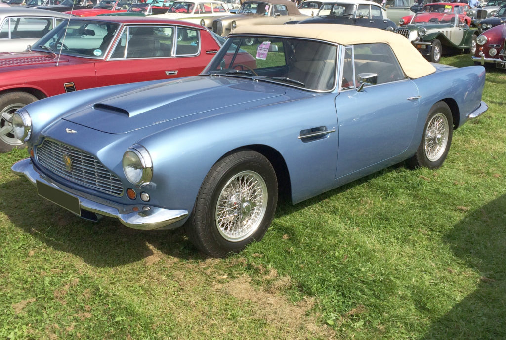 Aston Martin DB4 Convertible - Turrino Wire Wheels